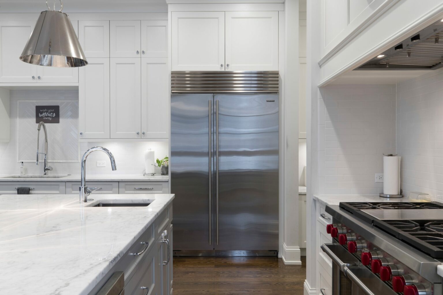 What Is a Den in an Apartment — and What Are Its Benefits? - Luxury ...
